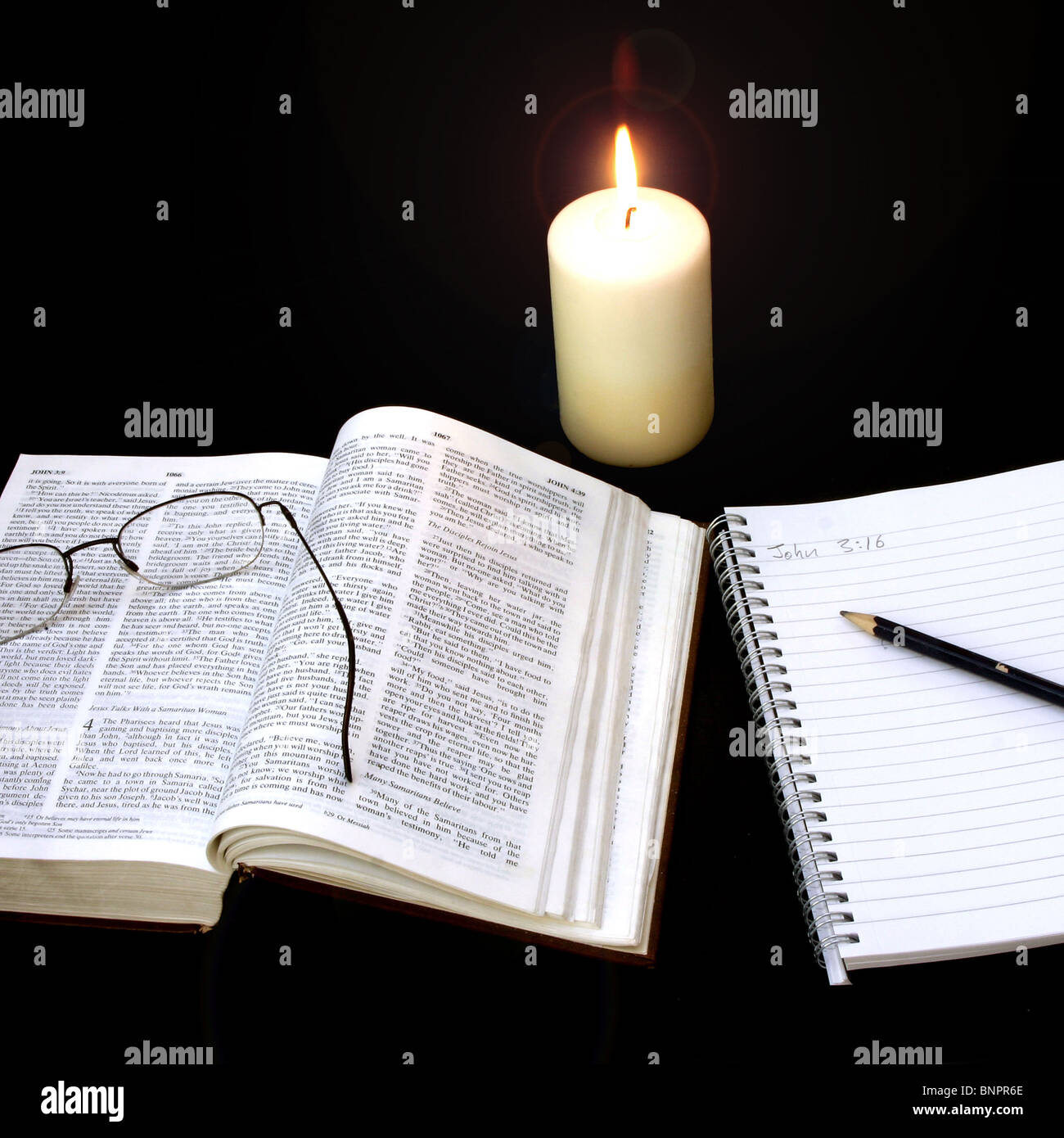 Bible study hi-res stock photography and images - Alamy