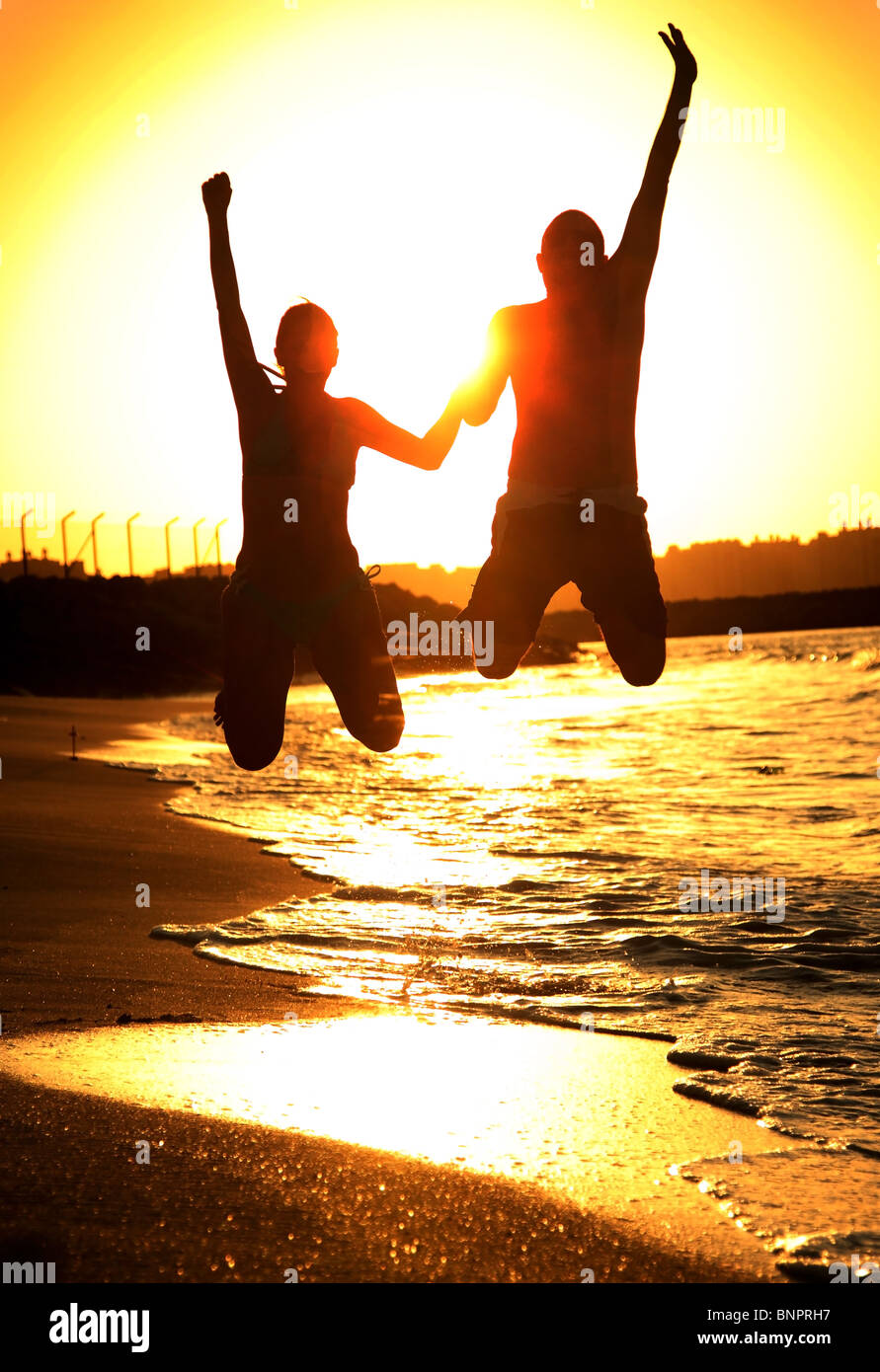 People jumping sea silhouette hi-res stock photography and images - Alamy