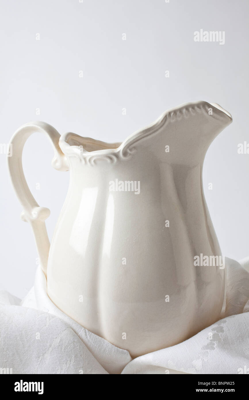 Cream pitcher hi-res stock photography and images - Alamy
