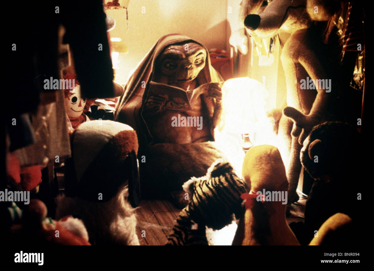 Alien E T Extra Terrestrial 1982 High Resolution Stock Photography and ...