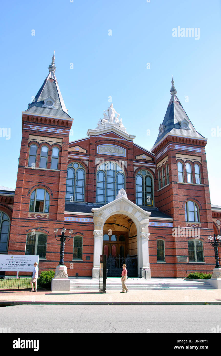 The Smithsonian Castle ( Smithsonian Institution ), Washington DC, USA ...