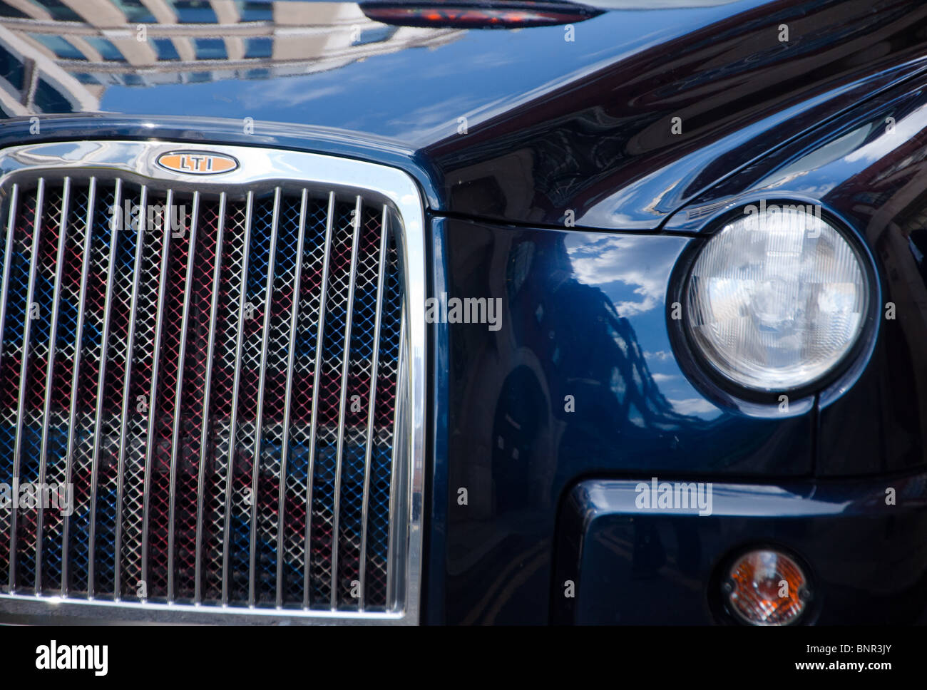Black taxi cab front hi-res stock photography and images - Alamy