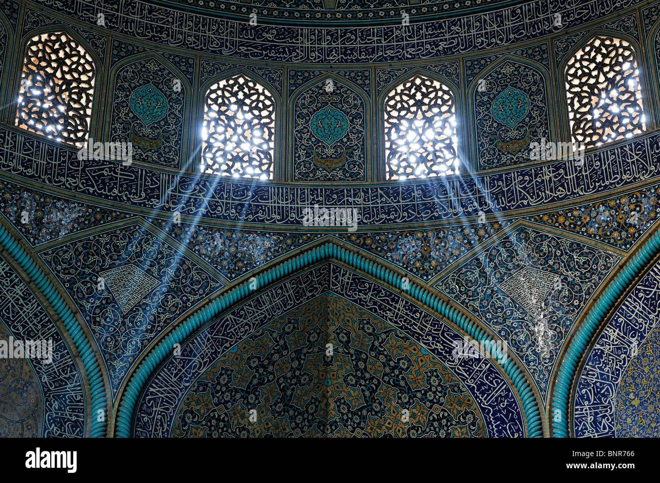 Iran - Isfahan - Interior of the Masjid-i Sheikh Lotfallah mosque Stock ...