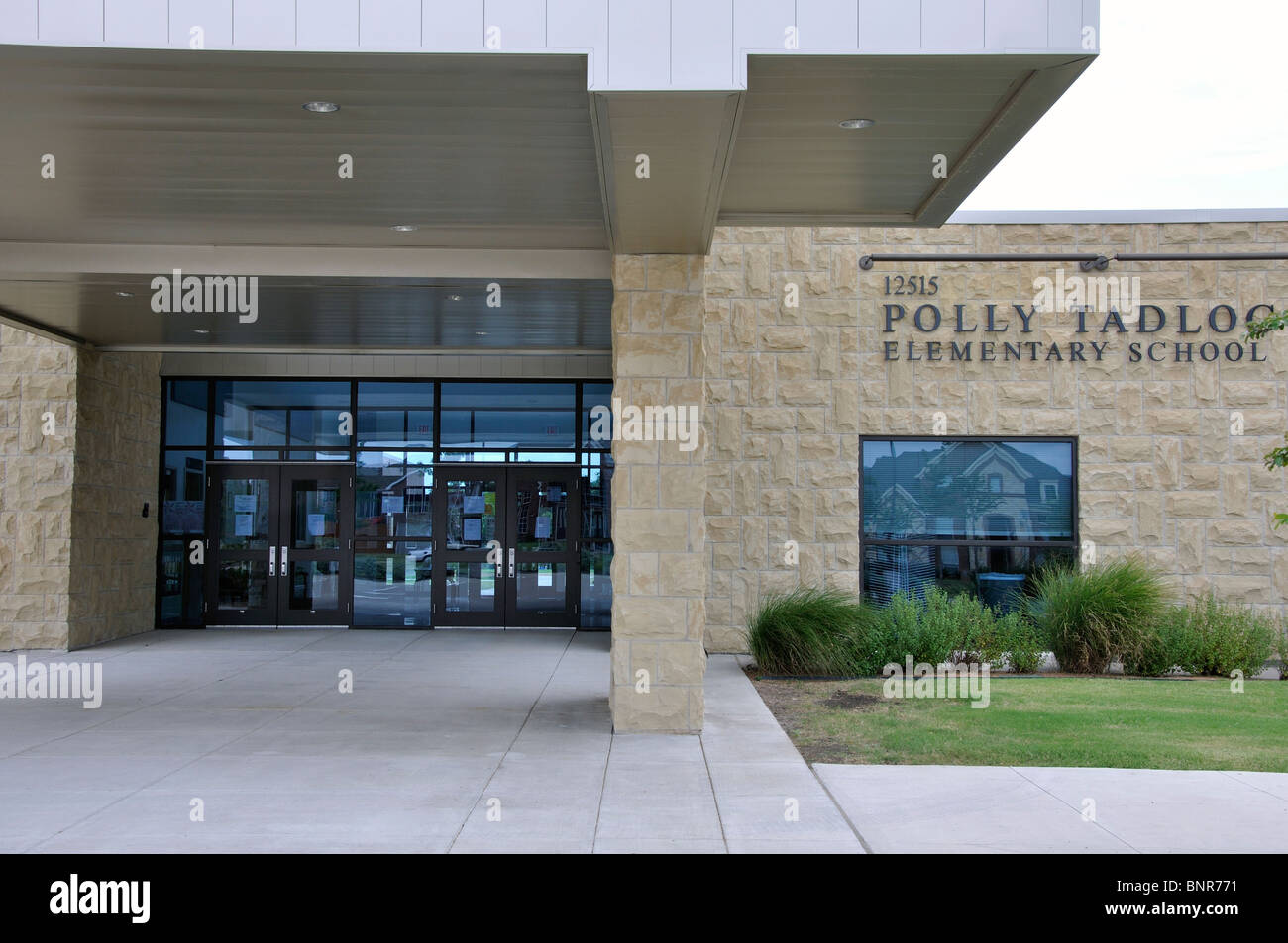 Canopy and entrance to school Stock Photo - Alamy