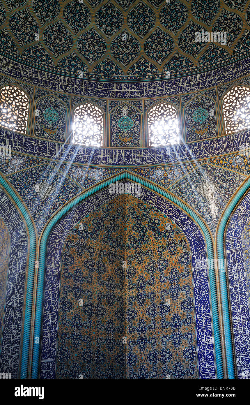 Iran - Isfahan - Interior of the Masjid-i Sheikh Lotfallah mosque Stock ...