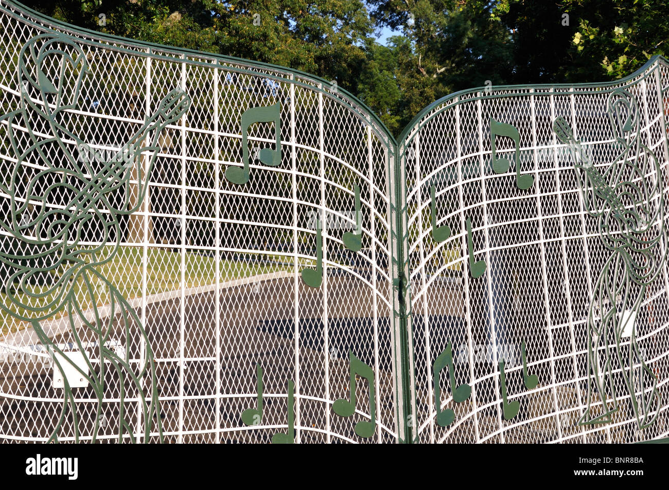Gate of Elvis Presley's house (Graceland) in Memphis, Tennessee, USA ...