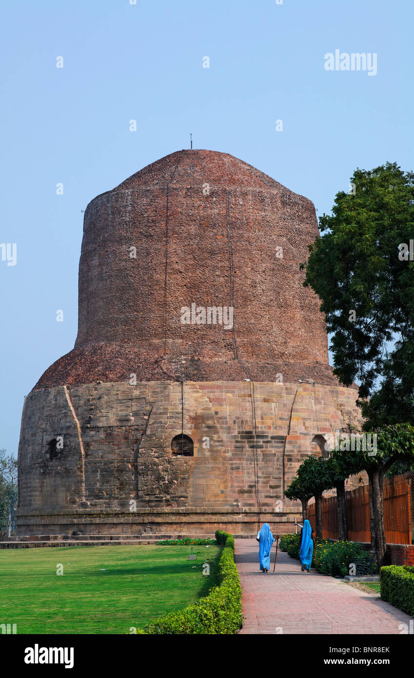 India - Uttar Pradesh - Sarnath - the buddhist Dhamekh Stupa Stock ...