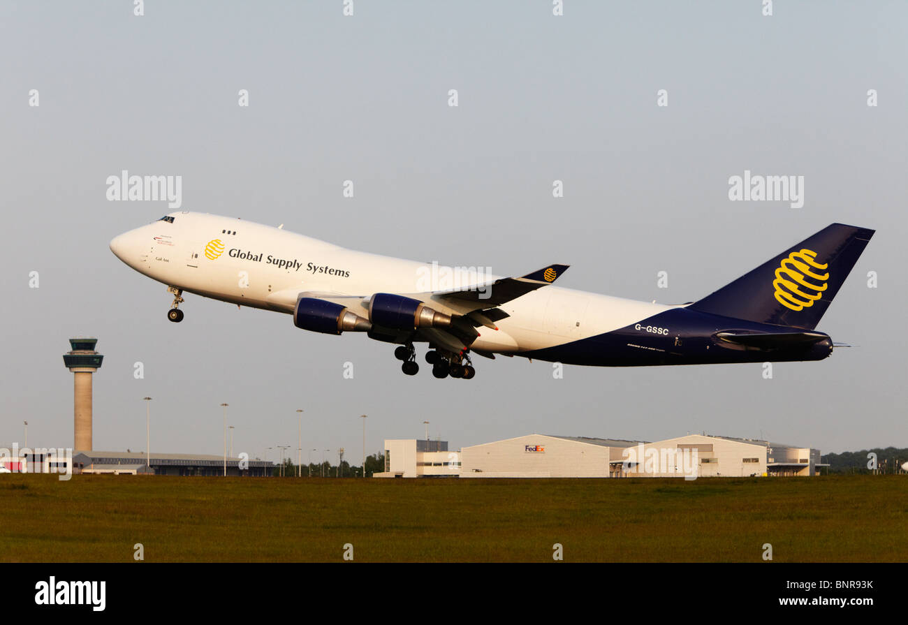Boeing 747 Taking Off High Resolution Stock Photography and Images - Alamy