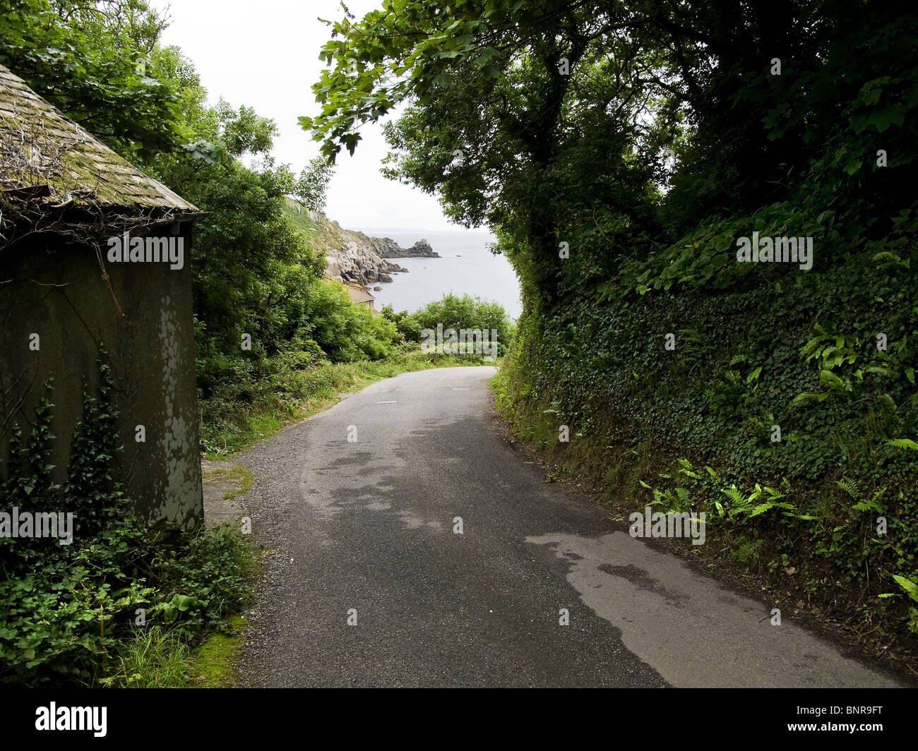 Cornwall road sea hi-res stock photography and images - Alamy