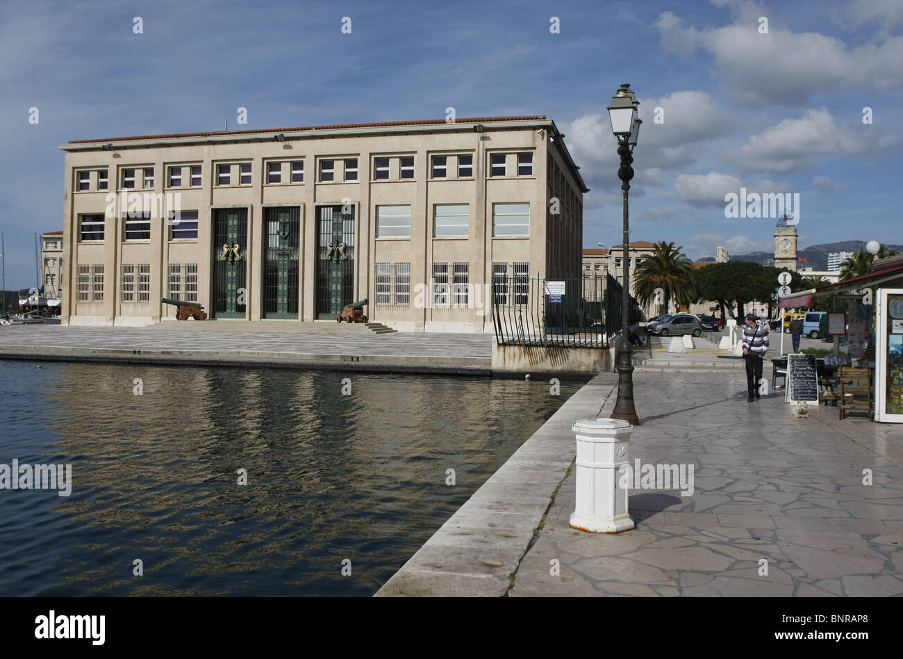 Navy building hi-res stock photography and images - Alamy