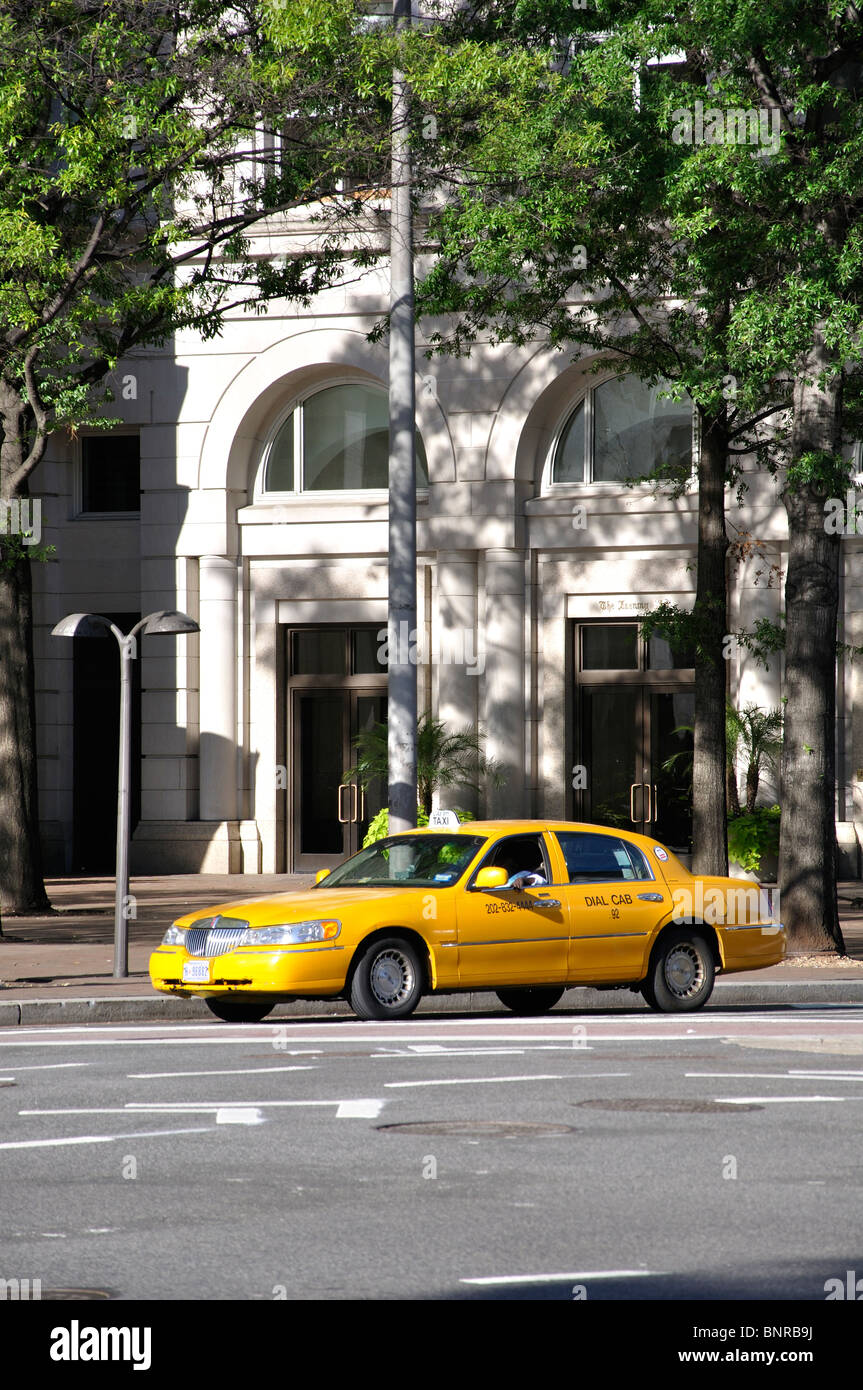 Taxi cab yellow washington dc hi-res stock photography and images - Alamy