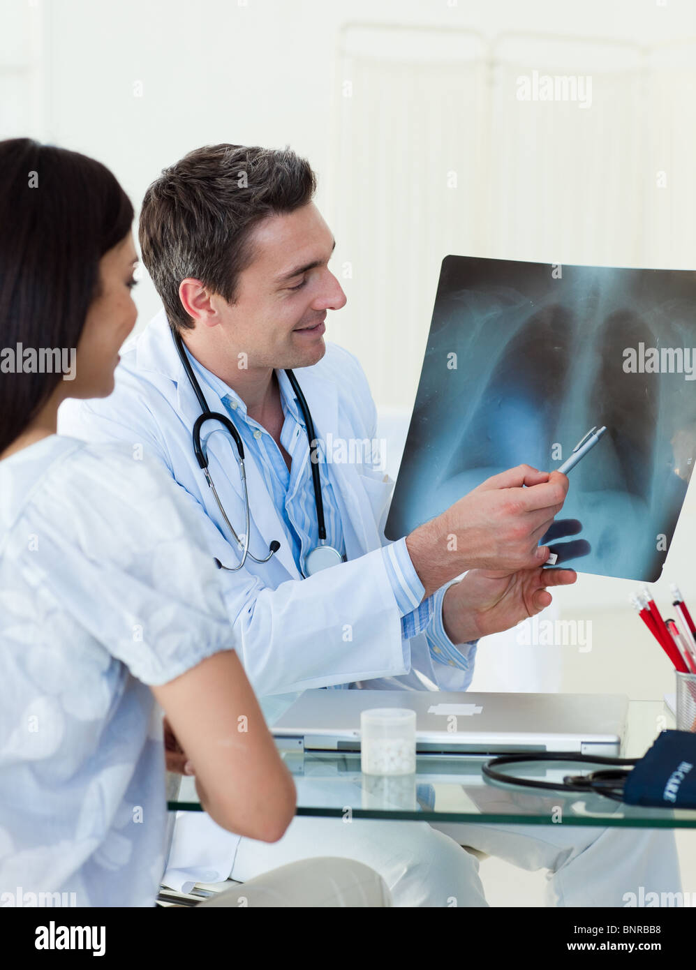 Doctors analyzing an x-ray Stock Photo - Alamy