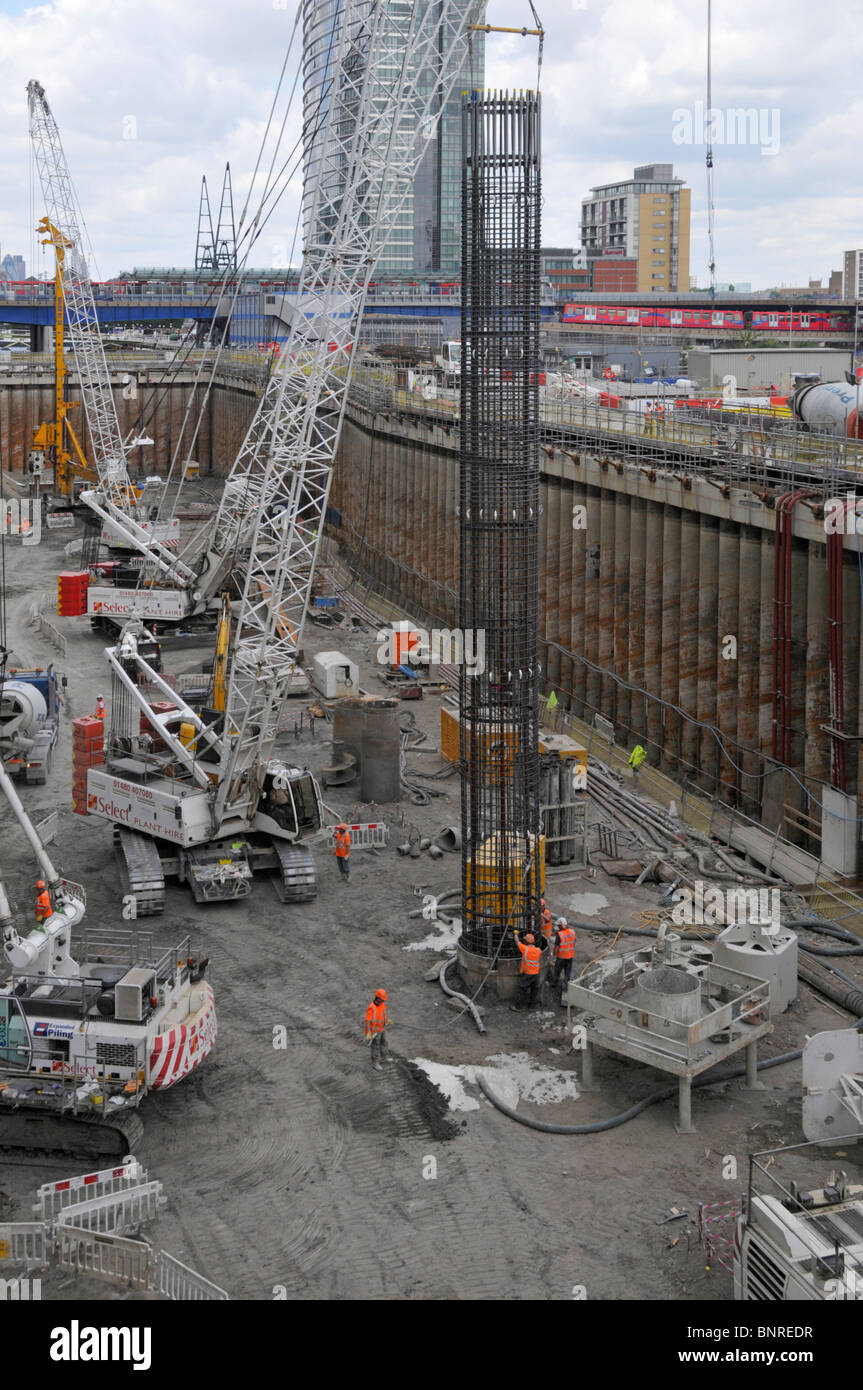 Construction site at Canary Wharf railway station for new Crossrail ...
