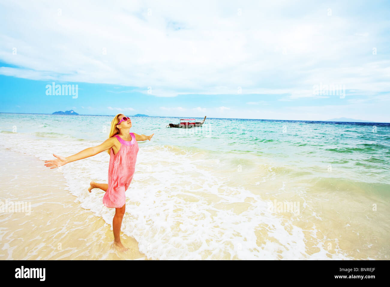 Young woman enjoy sea Stock Photo - Alamy