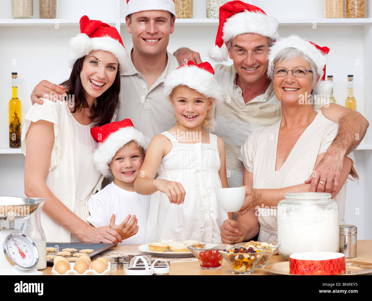 Dad and daughter baking cakes together hi-res stock photography and ...