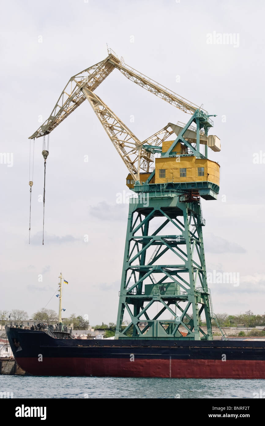 Ship crane hi-res stock photography and images - Alamy