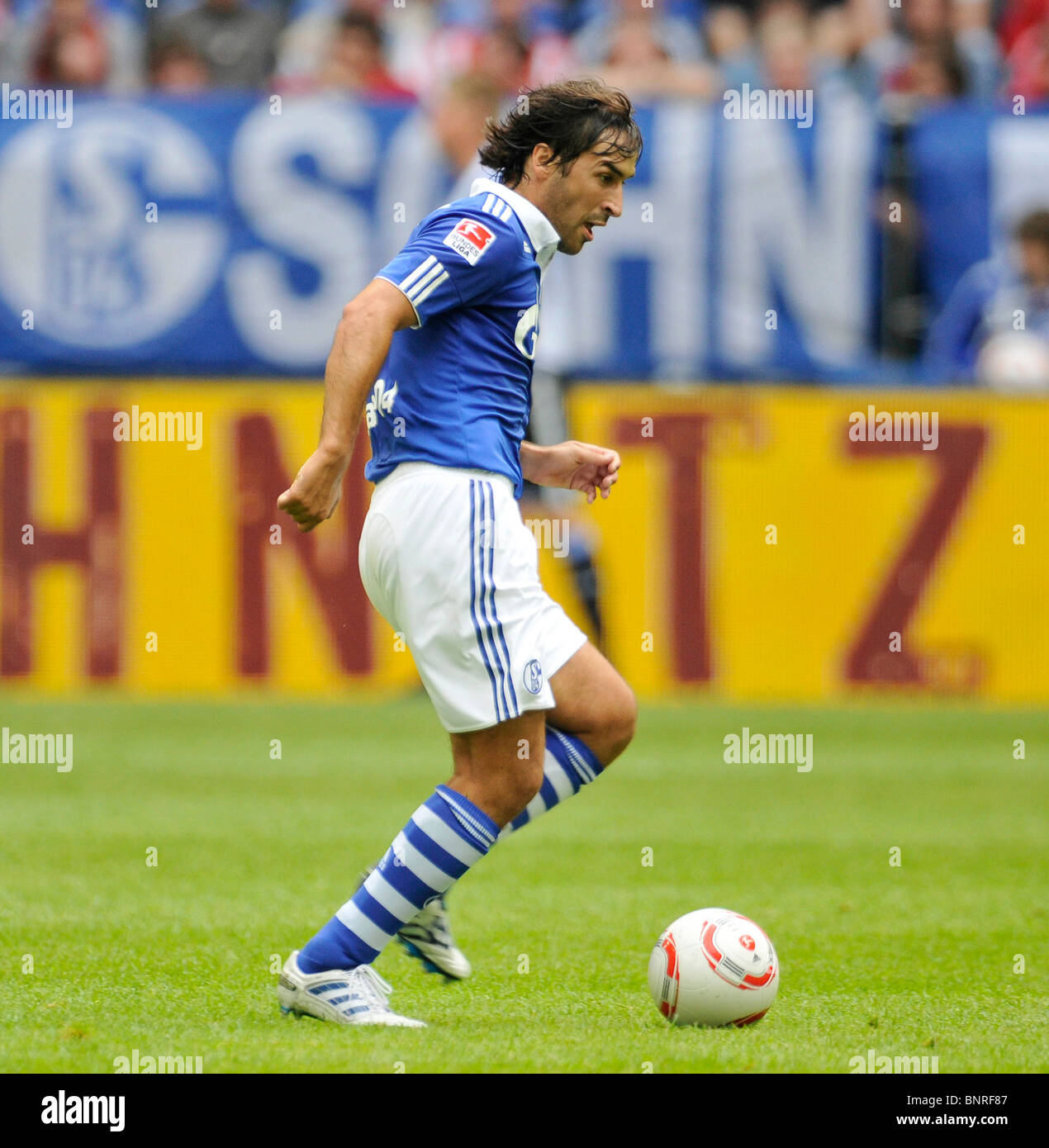 Football raul gonzalez blanco hi-res stock photography and images - Alamy