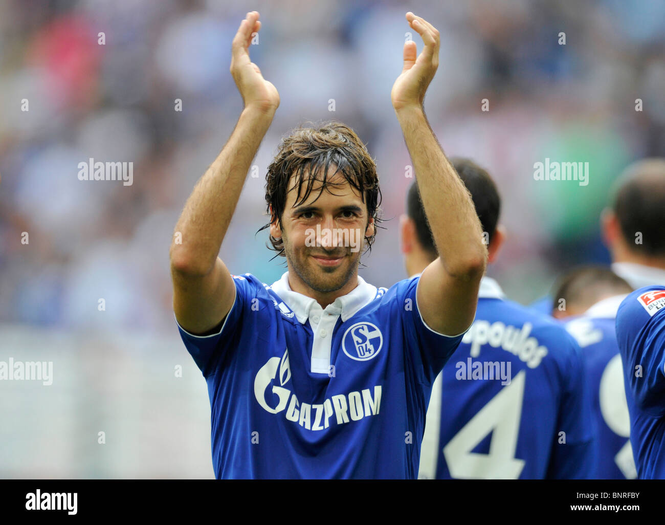 Football raul gonzalez blanco hi-res stock photography and images - Alamy