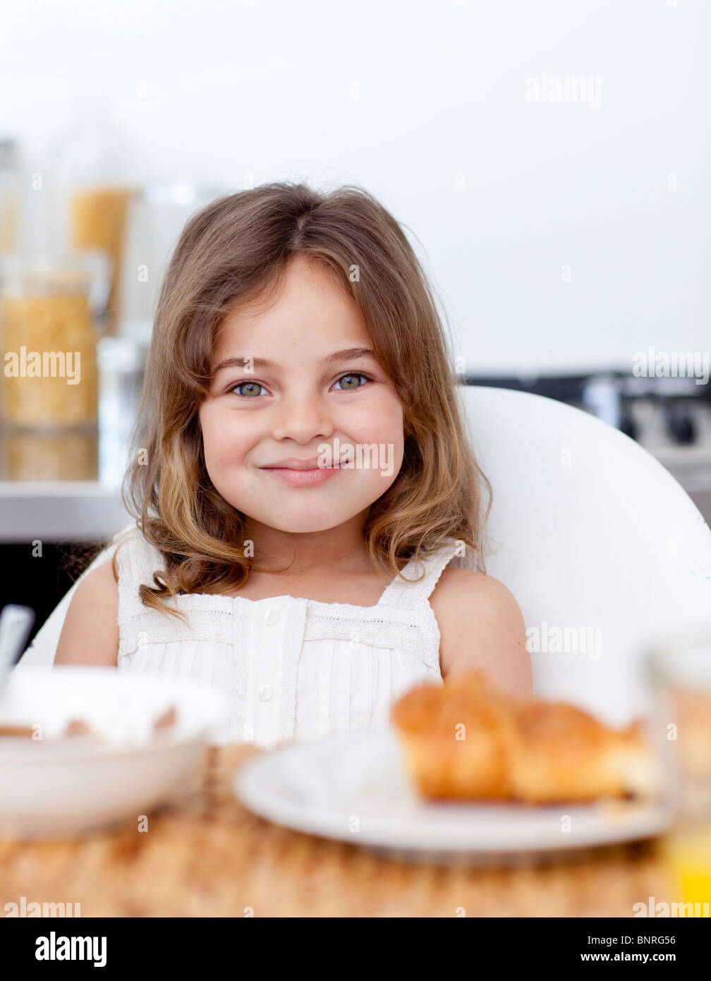 Little girl having breakfast Stock Photo - Alamy