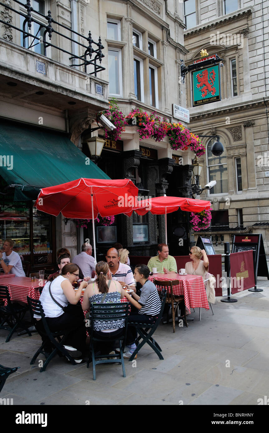 London pub customers hi-res stock photography and images - Alamy