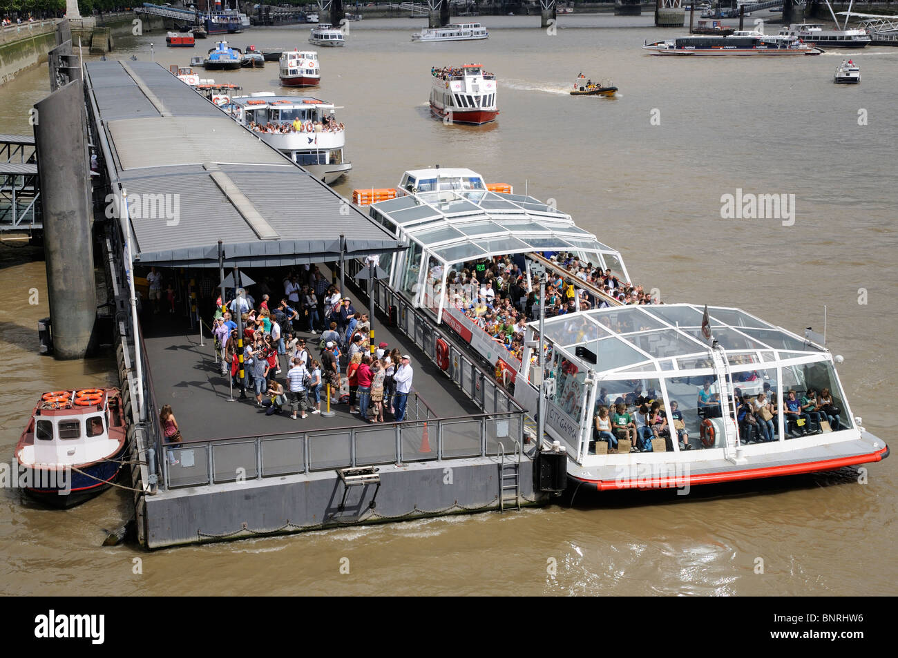 London riverboat transport westminster hi-res stock photography and ...