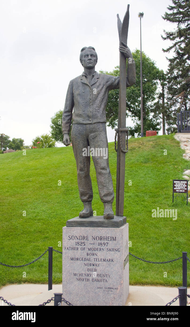 North statue hi-res stock photography and images - Alamy