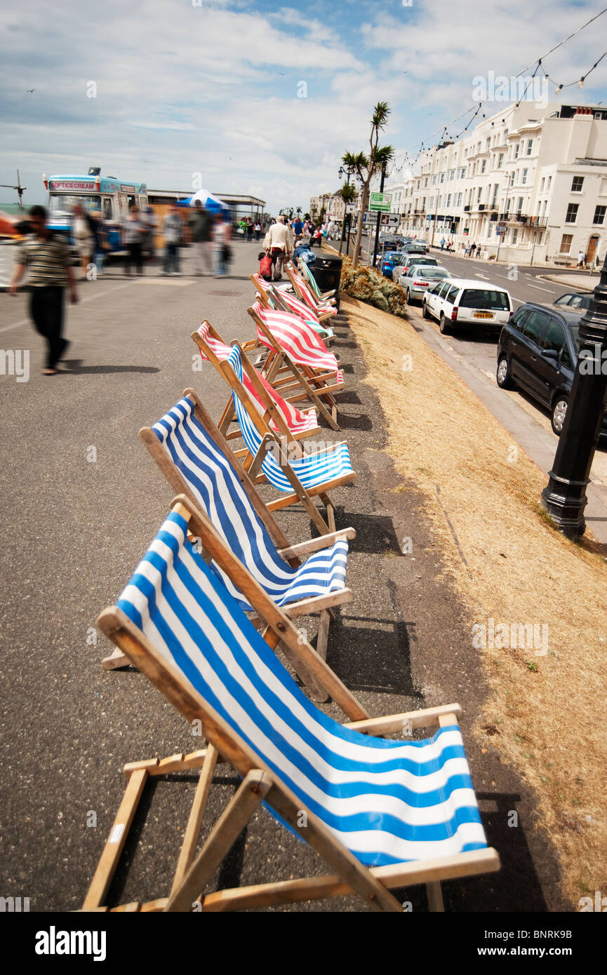 Worthing seafront promenade hi-res stock photography and images - Alamy