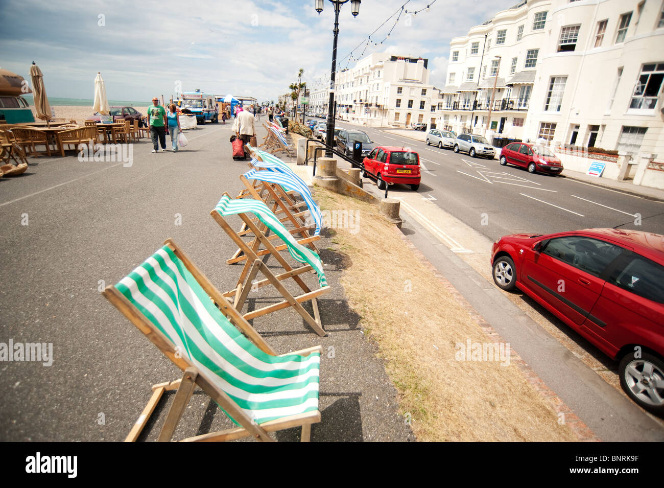 Worthing seafront promenade hi-res stock photography and images - Alamy
