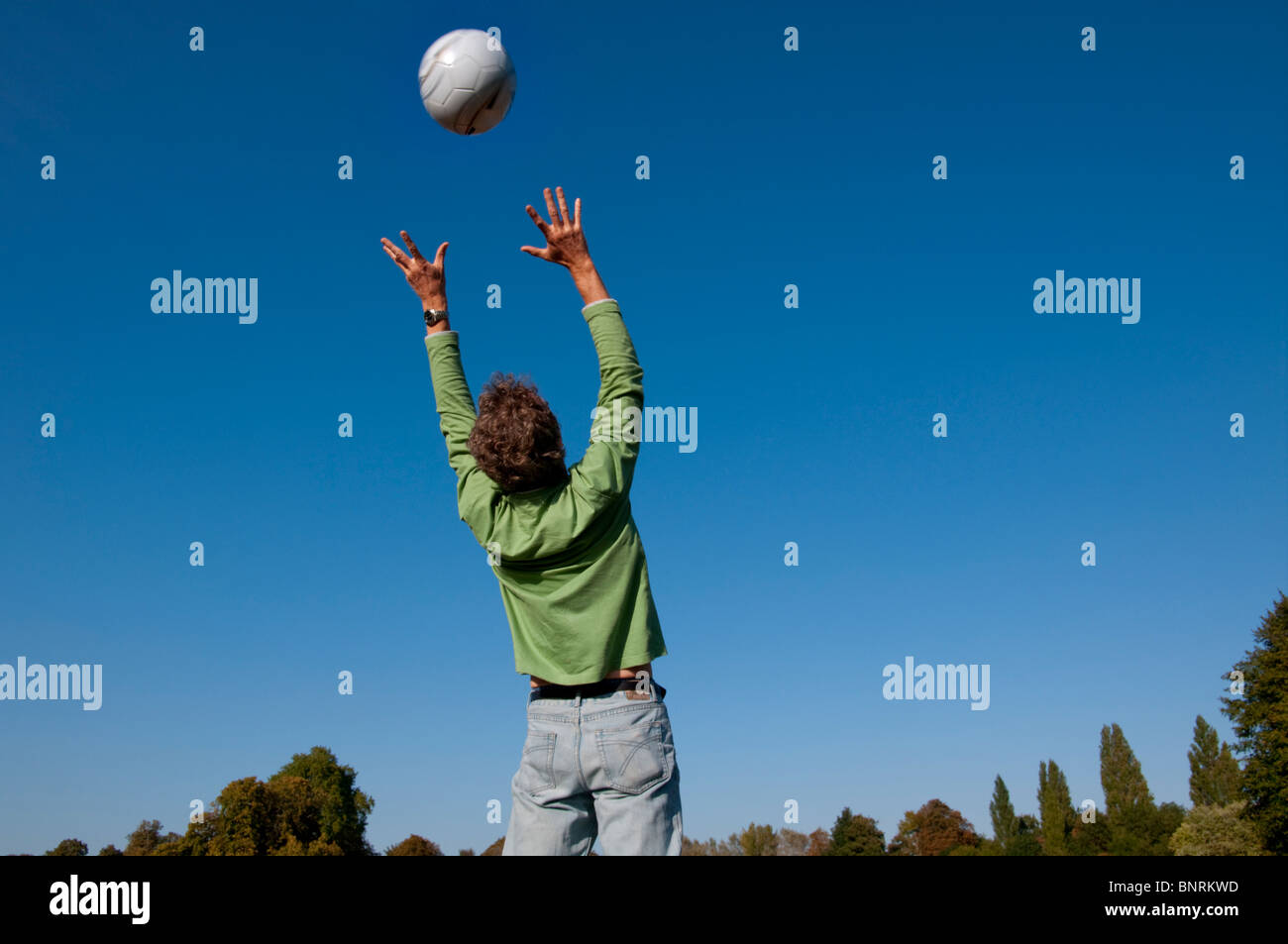 man football throwing Stock Photo - Alamy