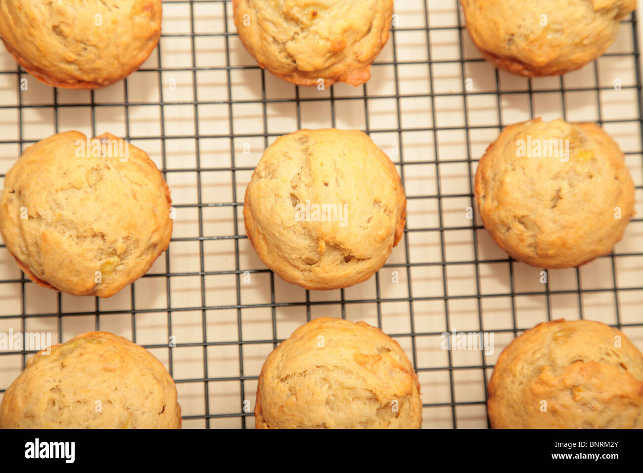 muffins cooling on a baking rack Stock Photo - Alamy