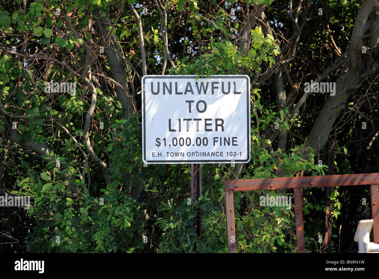 Is Unlawful Litter Sign