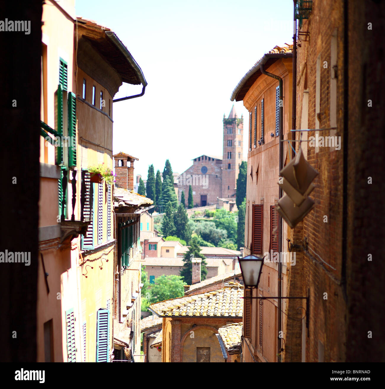 A back alleyway in Siena, Tuscany, Italy Stock Photo - Alamy