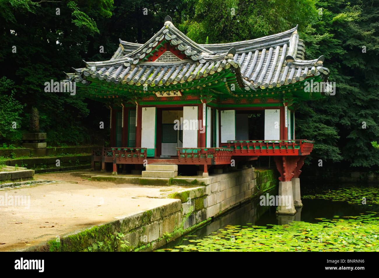 Buyongjeong Pavilion at Changdeokgung Palace in Seoul, South Korea ...