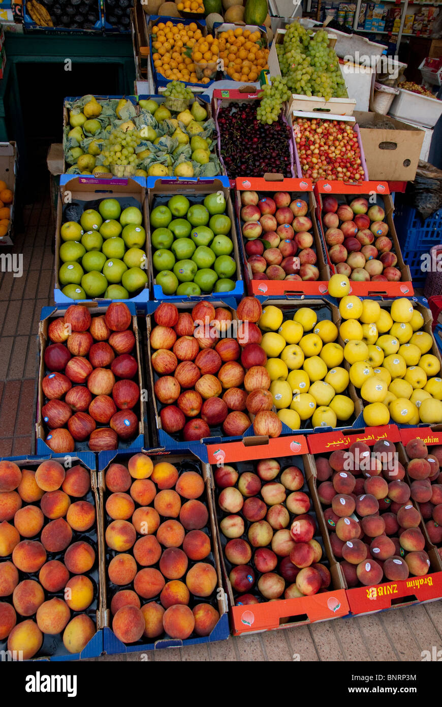 Fruit vendor morocco hi-res stock photography and images - Alamy
