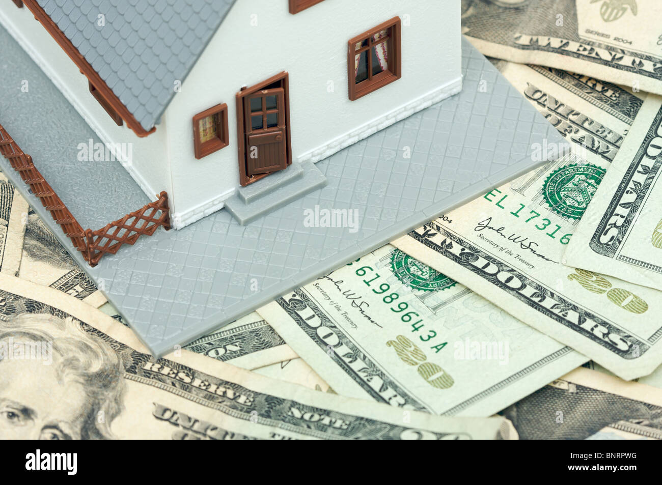 House sold money hi-res stock photography and images - Alamy