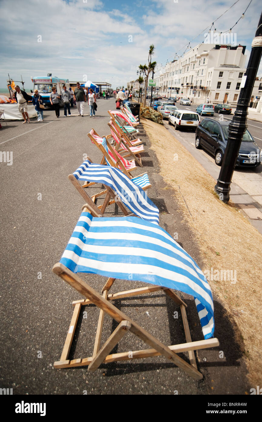Worthing seafront promenade hi-res stock photography and images - Alamy