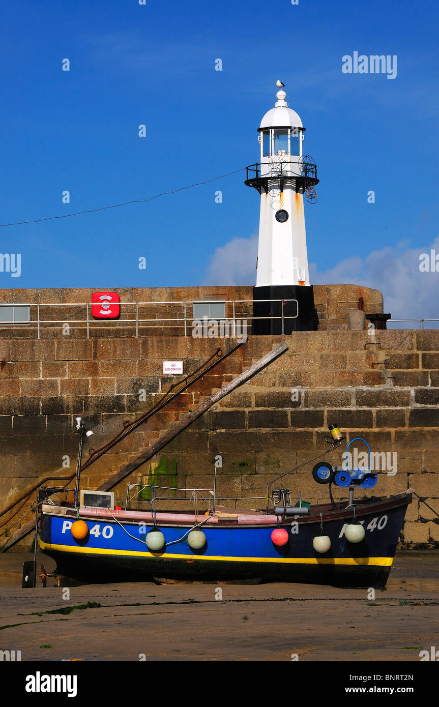 St Ives Lighthouse High Resolution Stock Photography and Images - Alamy