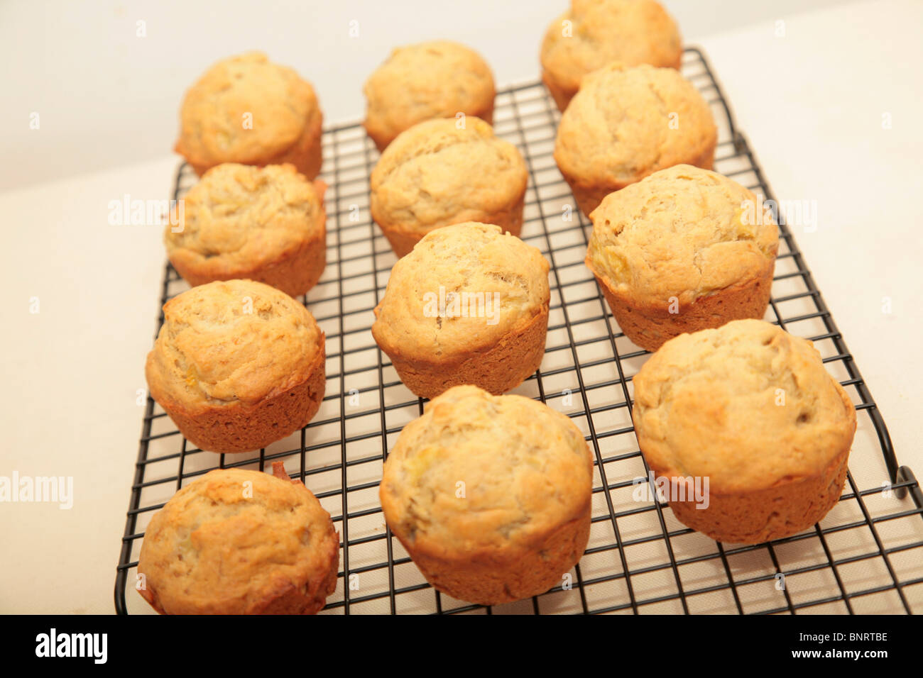 muffins cooling on a baking rack Stock Photo - Alamy