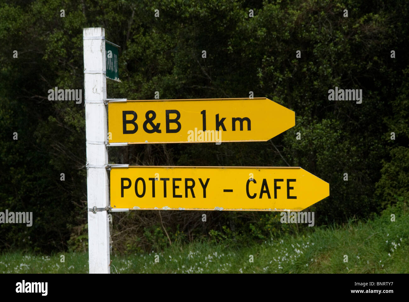 Bed and breakfast signs hi-res stock photography and images - Alamy