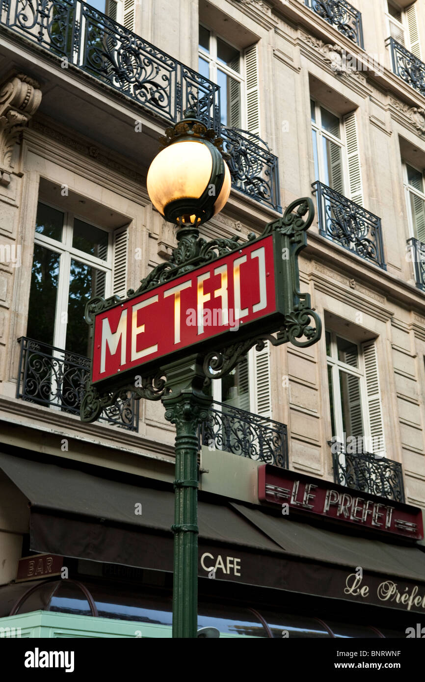 Paris Metro sign in Paris Stock Photo - Alamy