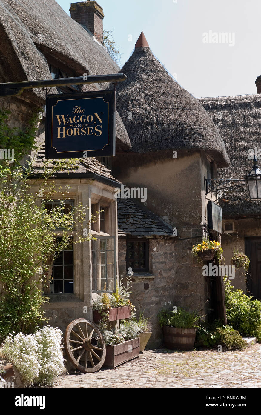 The thatched English "Waggon and Horses" public house in Beckhampton ...