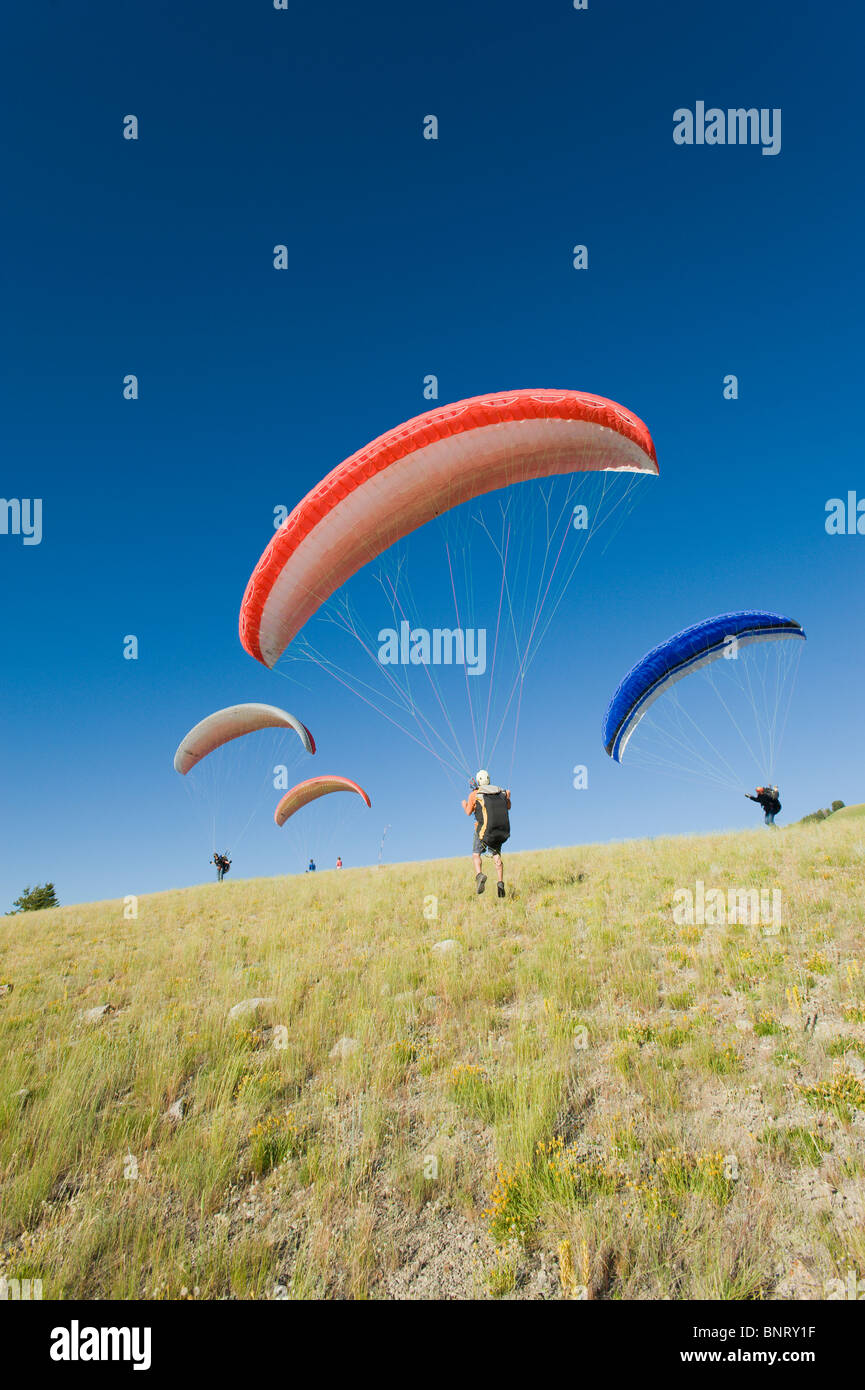A paraglider finds the wind for a flight Stock Photo - Alamy