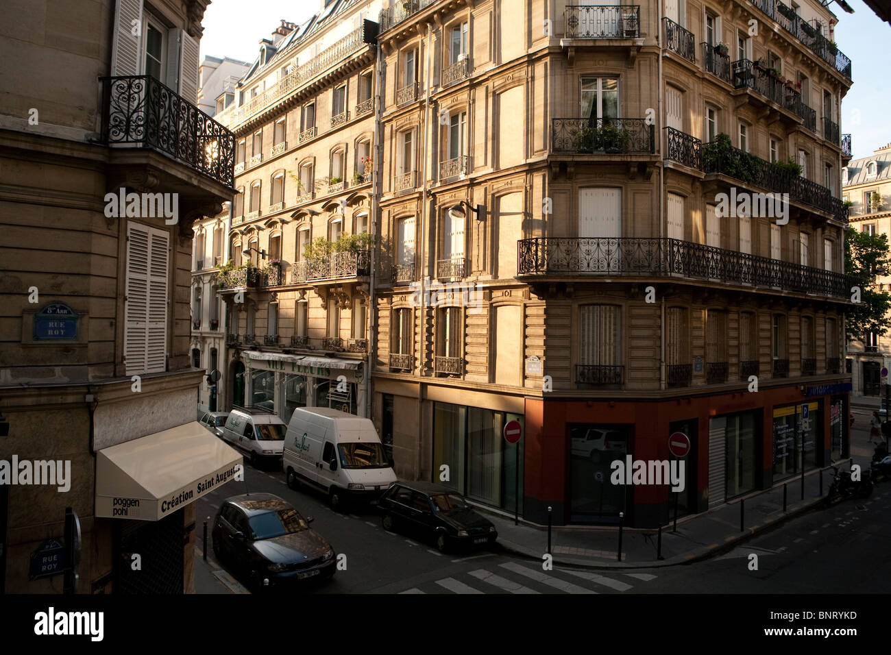 paris early morning sun filtering down a Paris back street Stock Photo ...