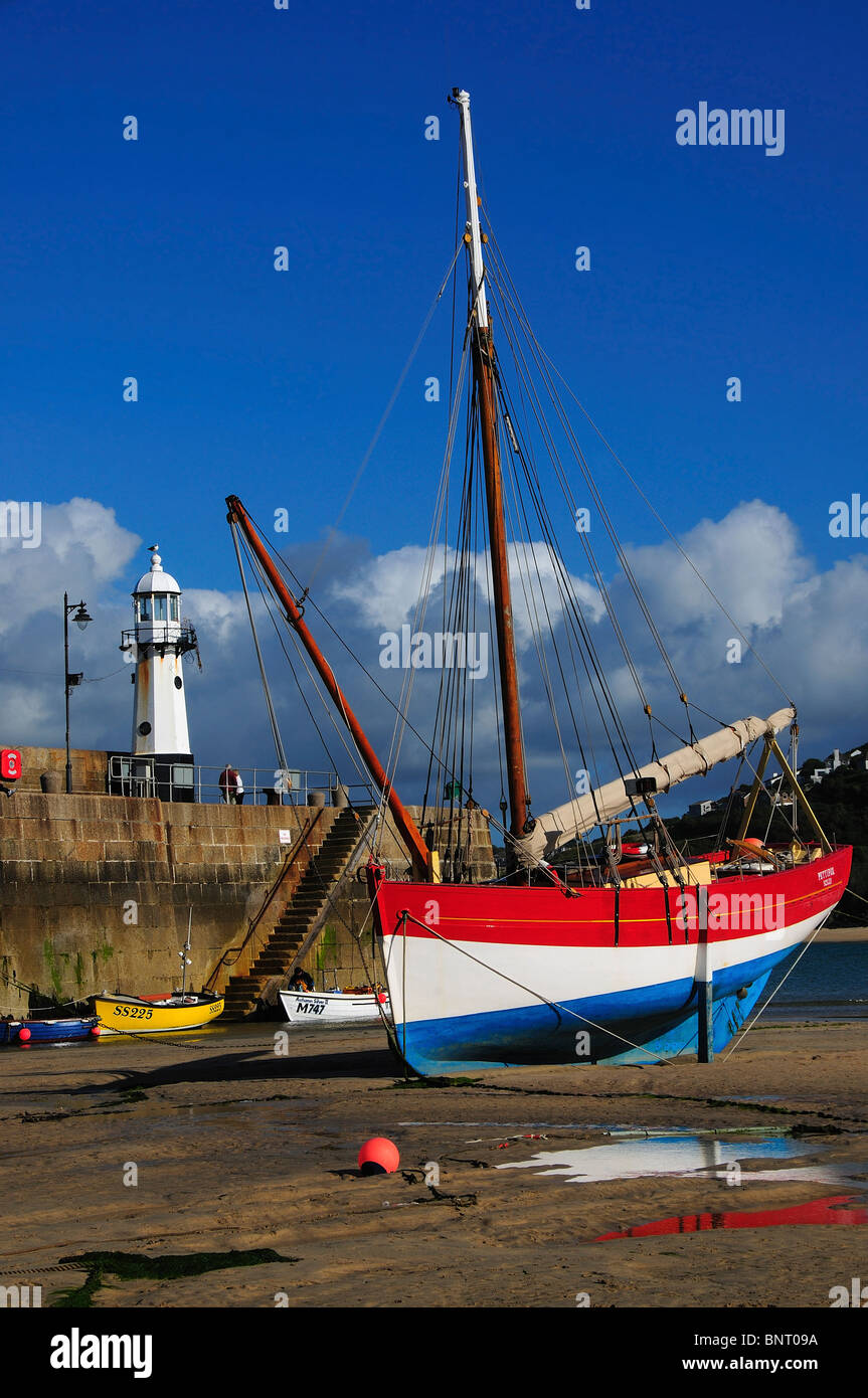 Lighthouse yacht hi-res stock photography and images - Alamy