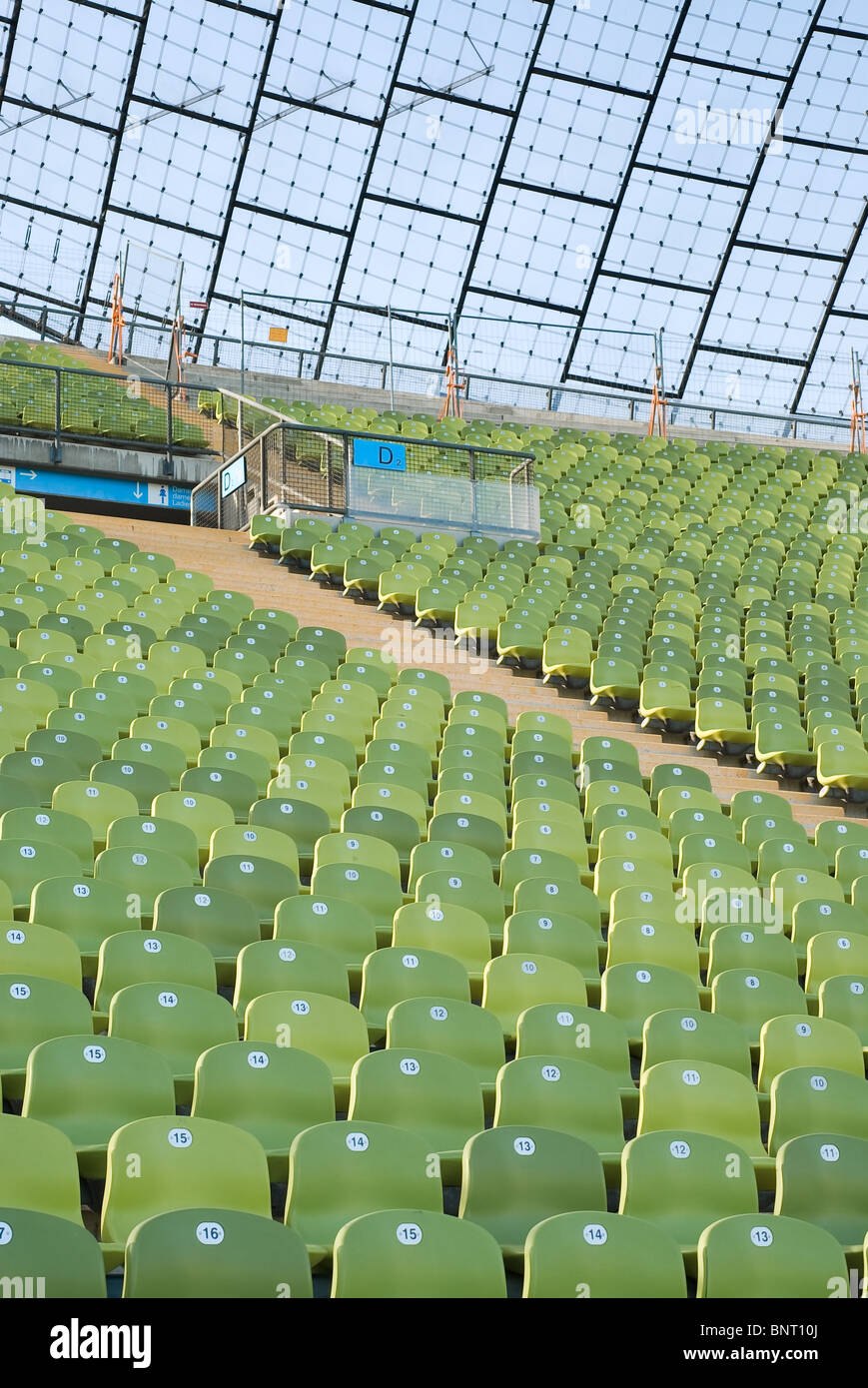 Stadium seats fans hi-res stock photography and images - Alamy