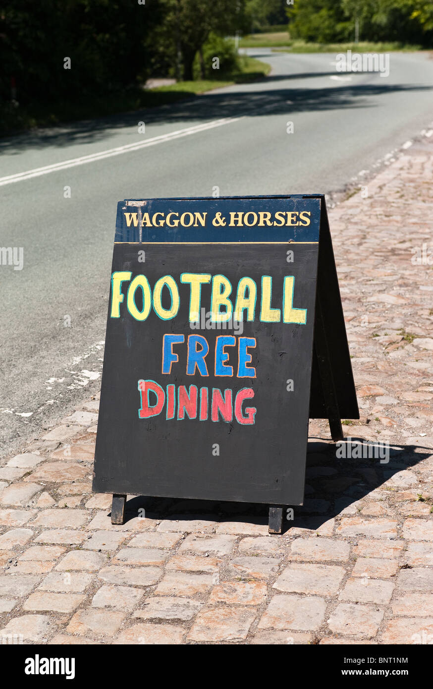 Sign outside English pub "FOOTBALL FREE DINING" during World Cup Stock ...