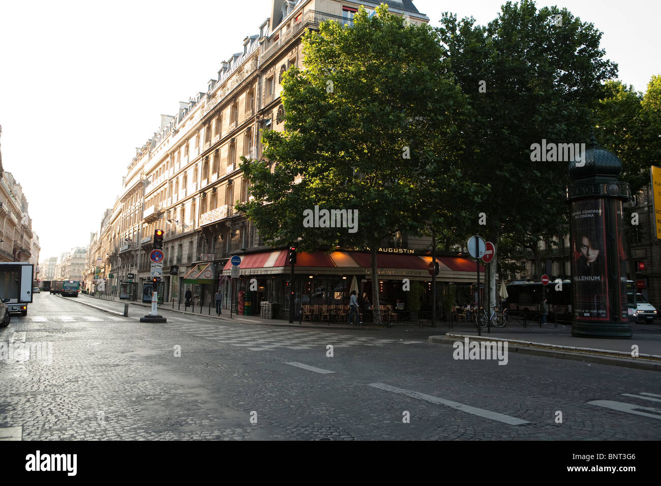 early morning street scene in Paris Stock Photo - Alamy