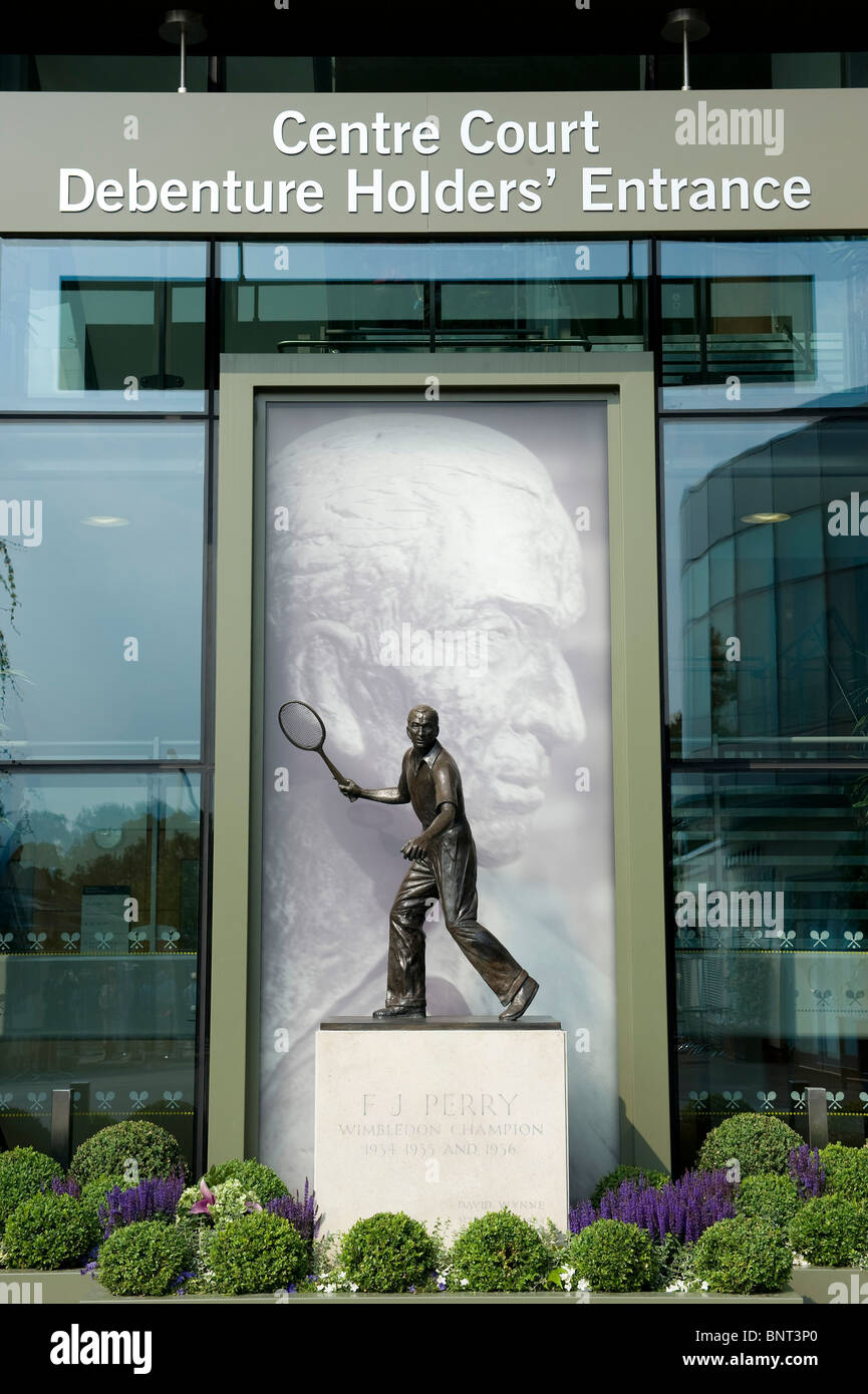 Fred Perry statue during the Wimbledon Tennis Championships 2010 Stock ...