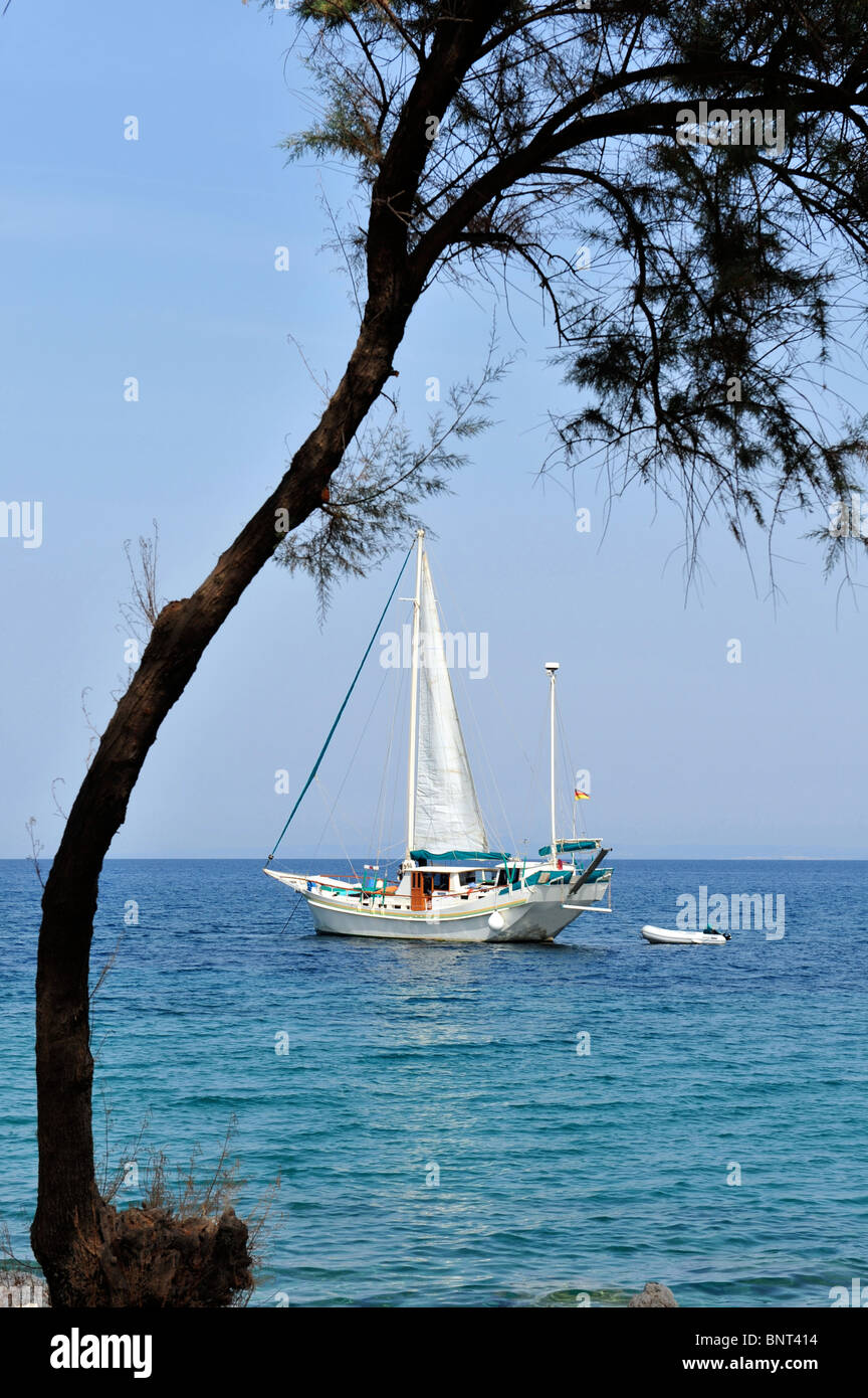Greek islands sailing hi-res stock photography and images - Alamy