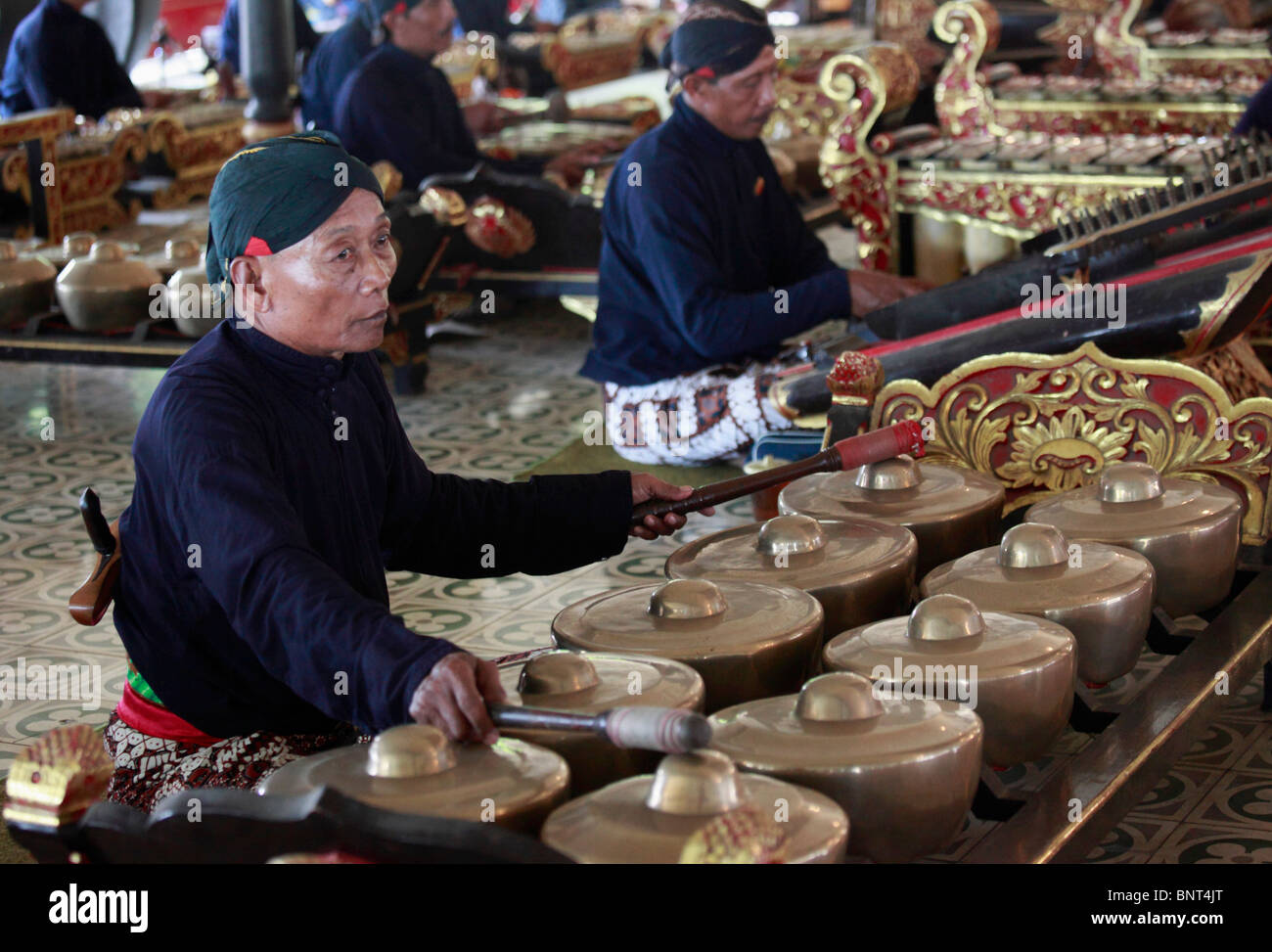 Gamelan java indonesia hi-res stock photography and images - Alamy